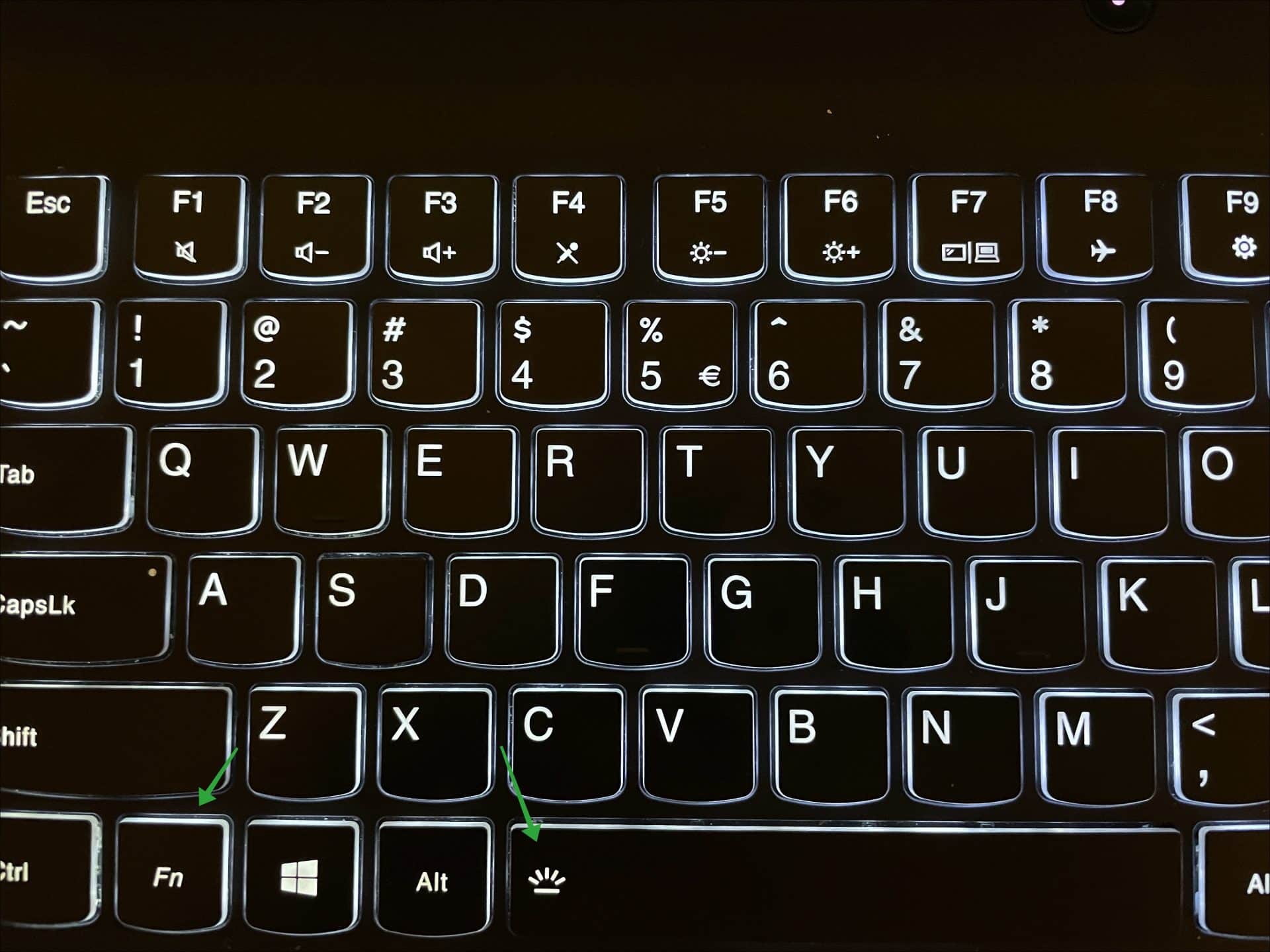 Achtergrondverlichting toetsenbord werkt niet in Windows 11